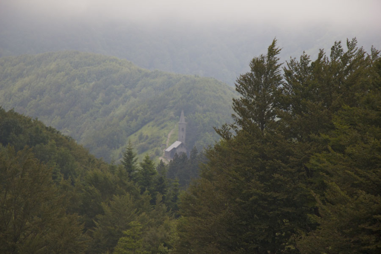 IL MONTE VALORIA E IL GROPPO DEL VESCOVO - Trekking Taro&Ceno